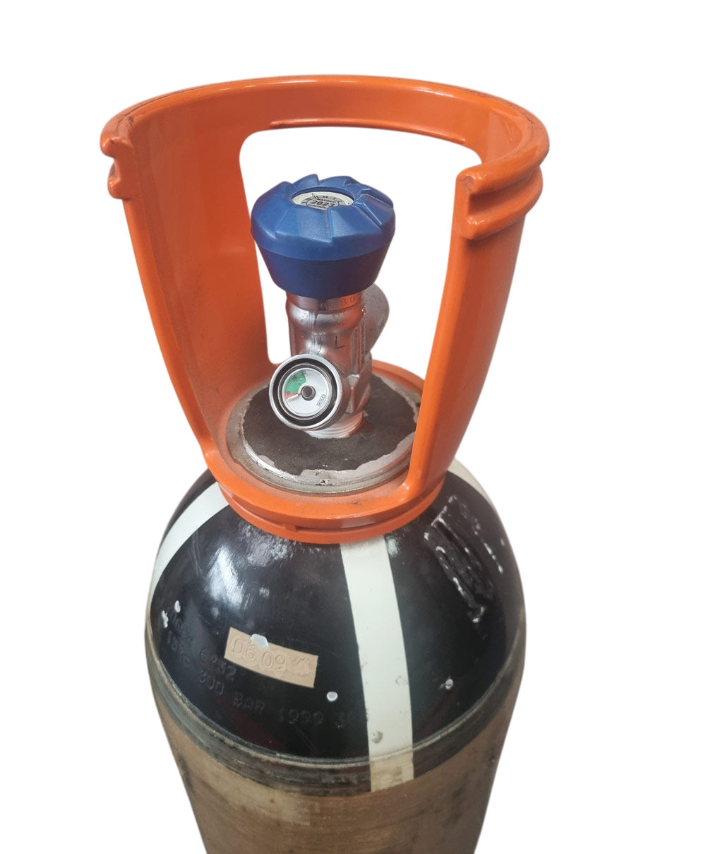 Refurbished 20-liter 300-bar carbon fiber-wrapped cylinders